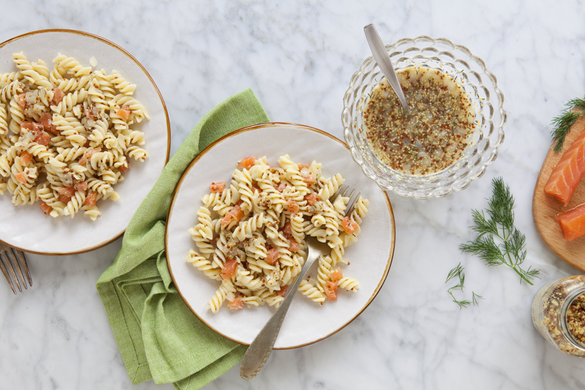 Fusilli con salmón ahumado y eneldo