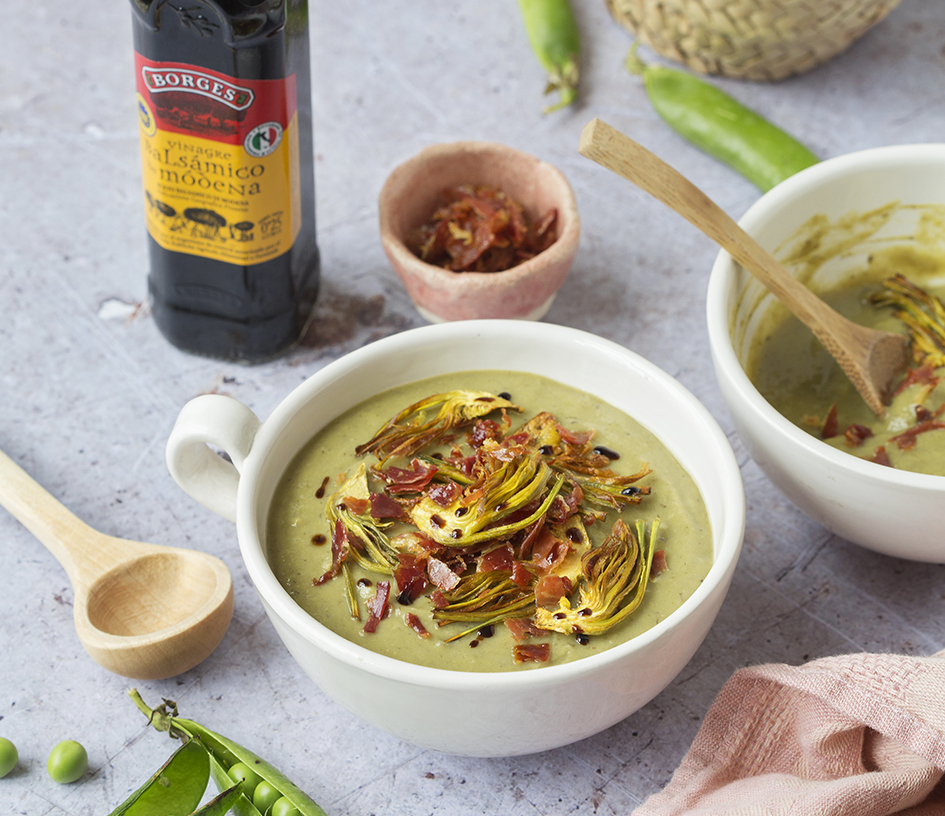 Crema verde de guisantes, alcachofas y espárragos
